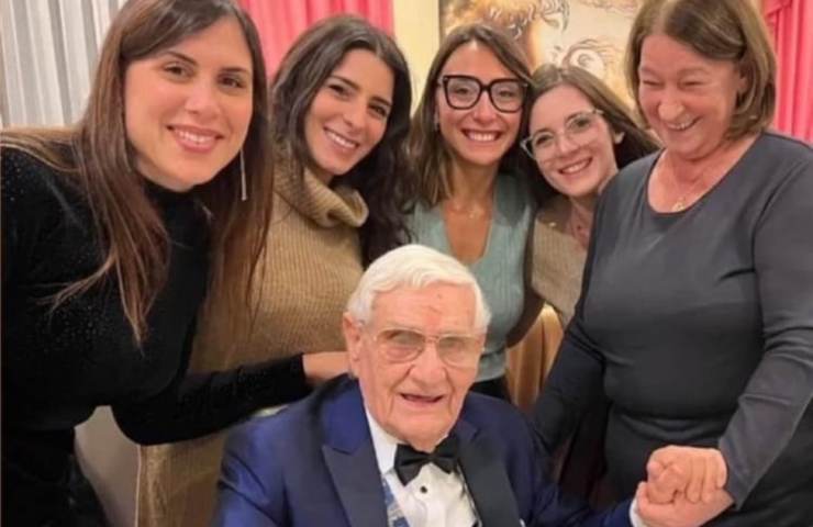 Alessandro di Uomini e Donne beccato così: a 92 anni lo fa ancora!