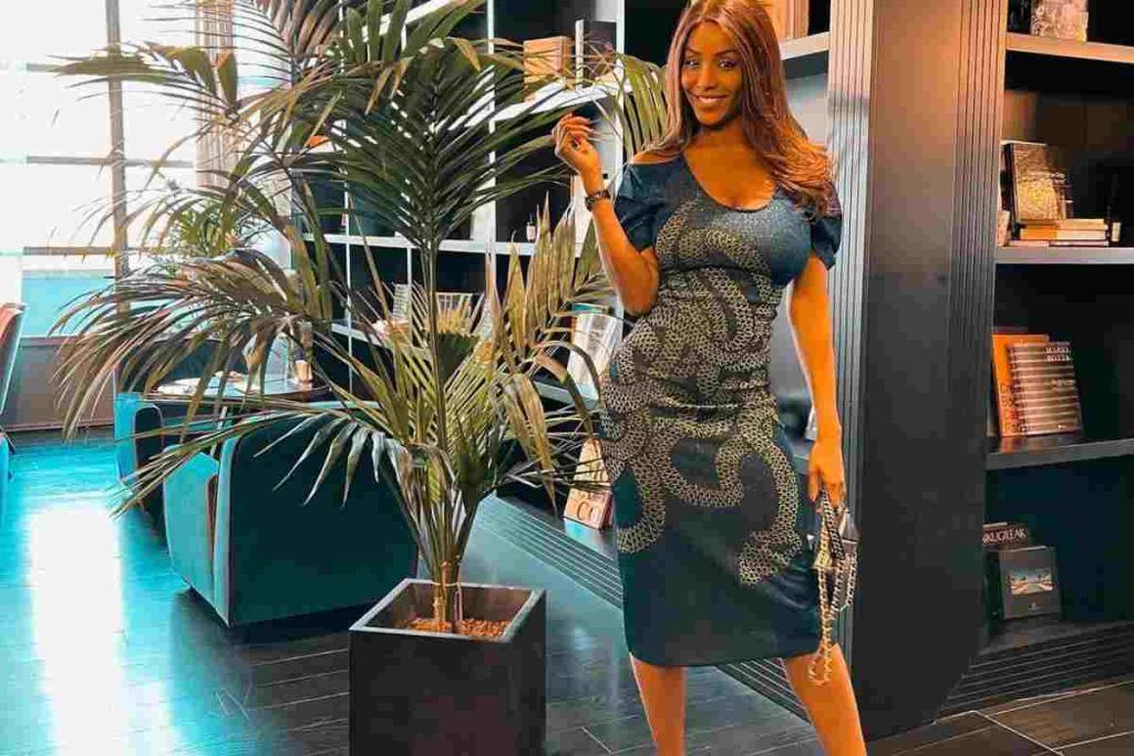 Ainett Stephens vola alle Maldive: il mini bikini fa impazzire ...