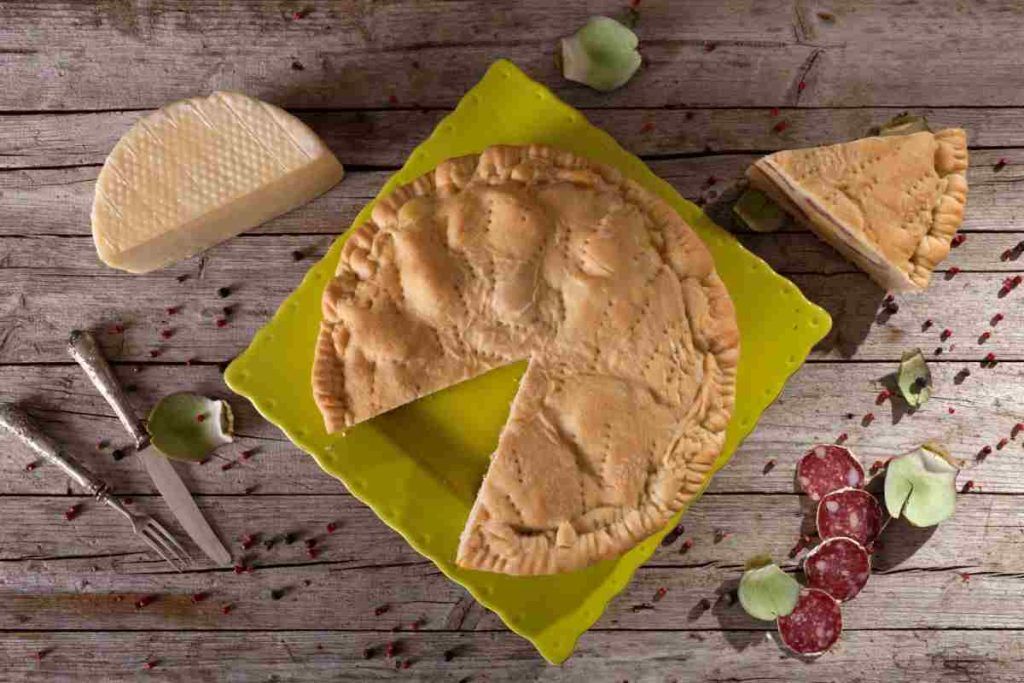 Pizza 'chiena': a Pasqua non può mancare, a Napoli la fanno così - FF ...