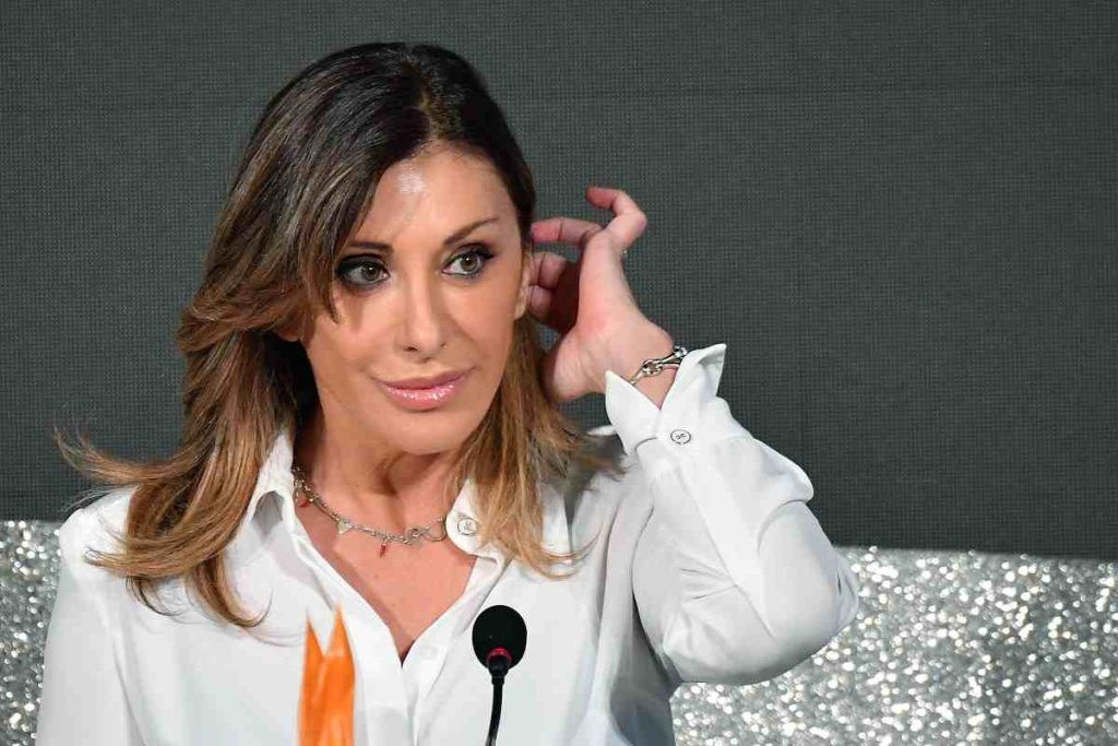 Sabrina Salerno: dalla tutina si vede proprio tutto. Non serve lo zoom ...