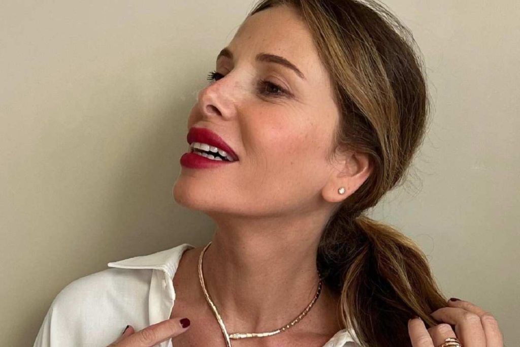 Alessia Marcuzzi lancia il rossetto più cool della stagione: quando si ...