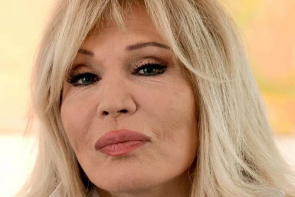 Amanda Lear, dopo tanti anni svela il suo segreto in diretta tv - FF ...